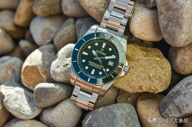 新款 Titoni Seascoper 300 Chronometer 潛水錶 - 伊人小築